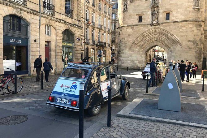 Private City Tour of Bordeaux in a Citroën 2CV - 1h30