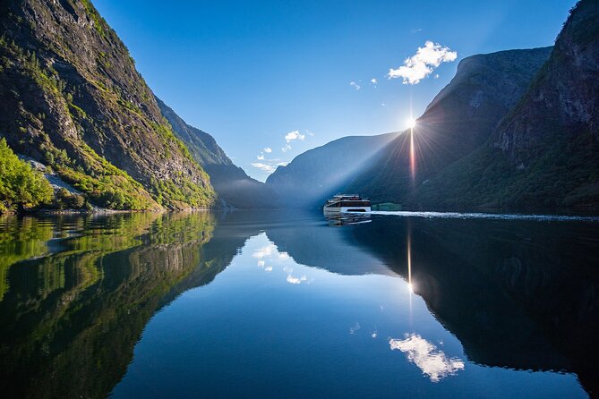 Private guided tour - Premium Nærøyfjord Cruise and Flåm Railway - Key Points