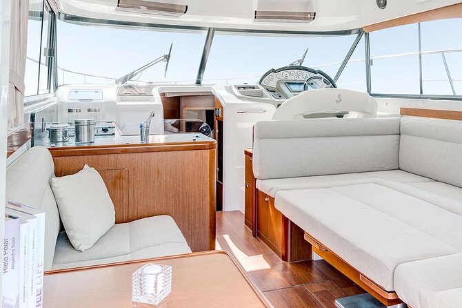 Private Luxury Motor Boat 2, 3 and 4 Hour Charters - A Seat at the Helm: A Detailed Look at the Experience