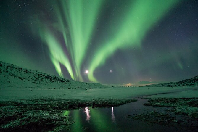 Private Northern Lights Tour with Icelandic Treats and Liquor - Discover the Northern Lights in Comfort and Style