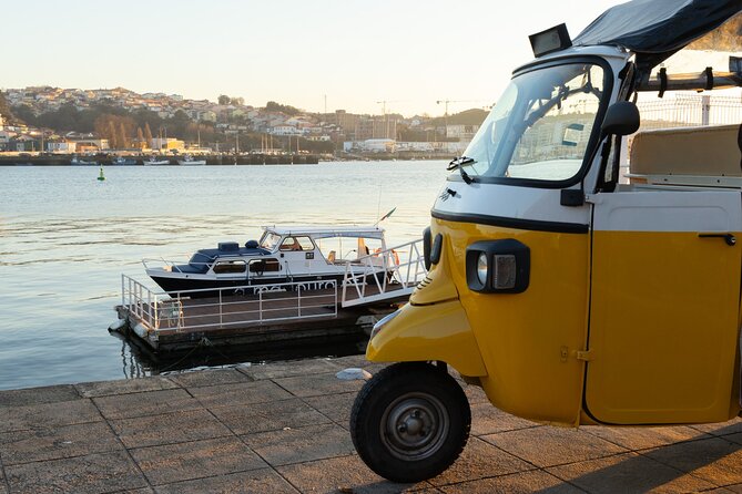 Private Port: Tuk Tuk and boat with local guides - Key Points