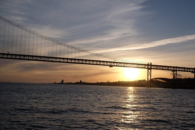 Private Relaxing Sunset Tour along the Tagus River - Key Points