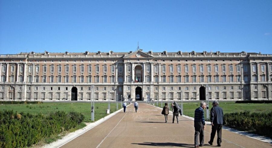 Private tour Caserta: Royal Palace & Outlet Shopping