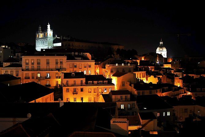 Private Tour: Lisbon Sunset Walking Tour with Fado Show and Dinner