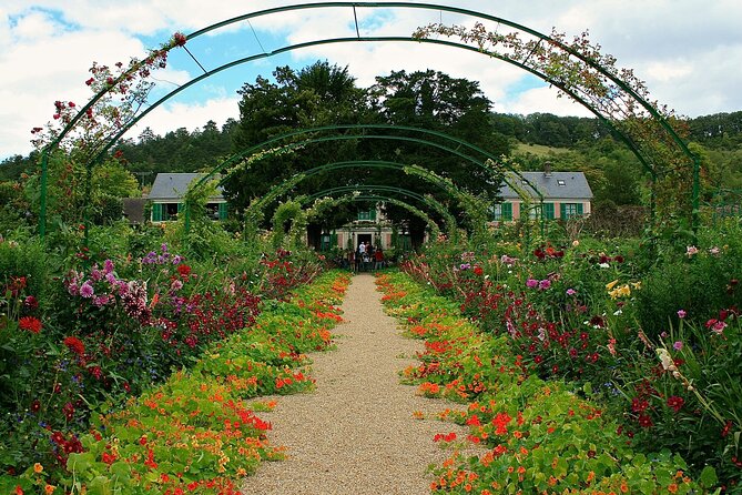 Private Tour with Guide to Midnight in Paris Movie Locations