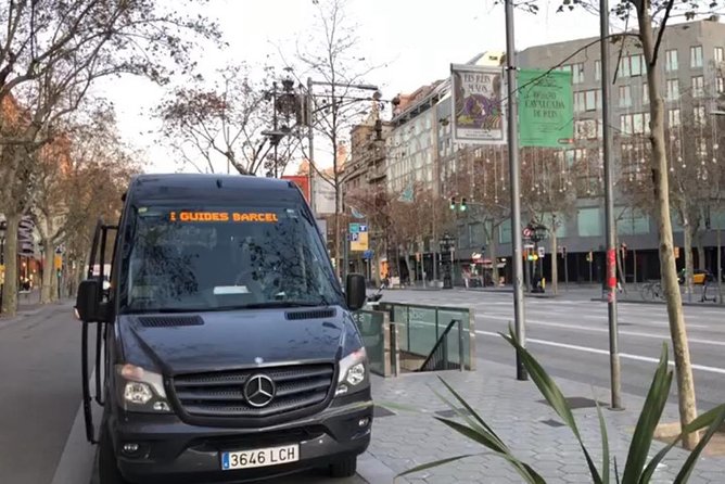 Private Transfer from Barcelona City to the Airport for a group up to 15 people - Efficient and Comfortable: Private Transfer from Barcelona City to the Airport