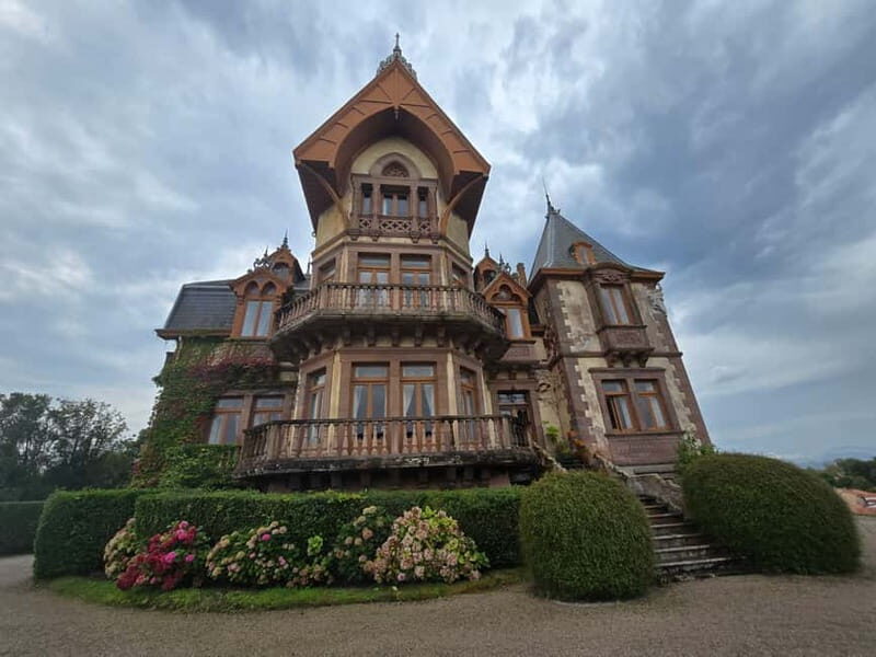 Private visit to the House of the Dukes of Almodovar in Comillas