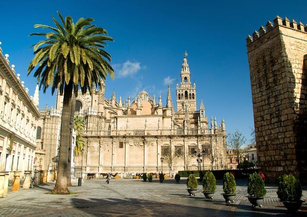 Private visit to the Jewish Quarter of Seville (Sta. Cruz and San Bartolomé Neighborhoods) - An Extensive Look at the Tour Itinerary