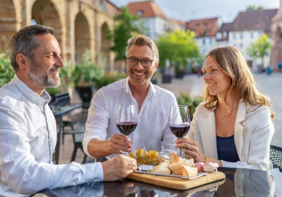 Regensburg: walking tour with italian wines and food tasting