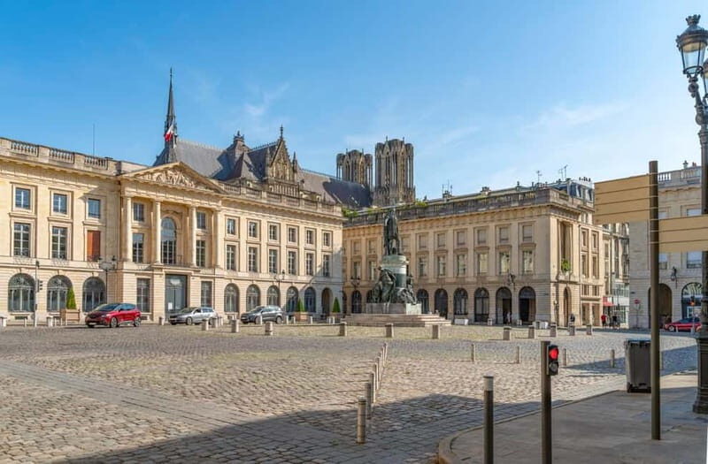 Reims: Express Walk with a Local in 60 minutes