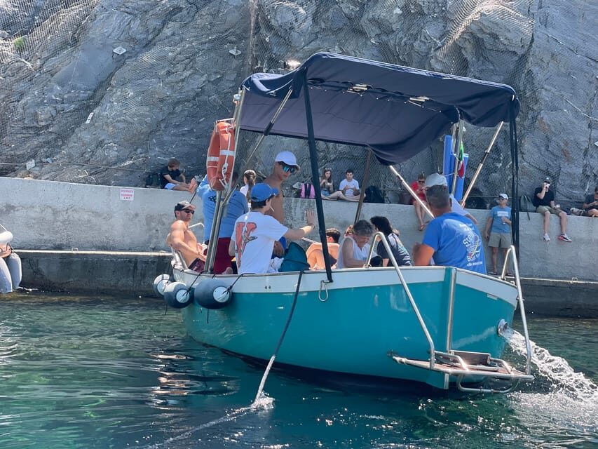 Riomaggiore: Guided Boat Tour around Cinque Terre