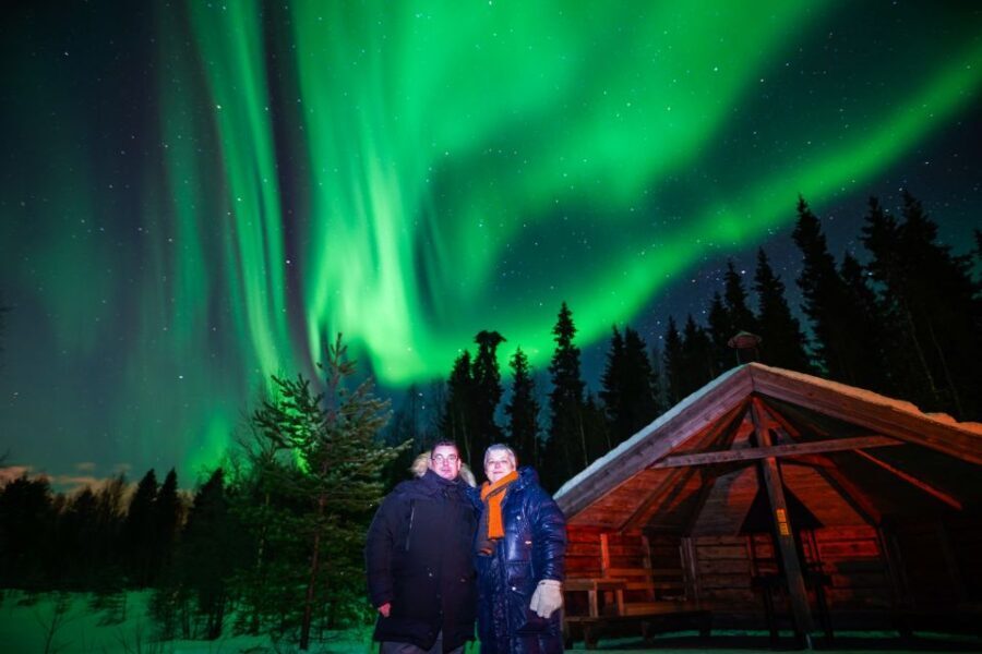 Rovaniemi: Northern Lights Wilderness Tour with Camera