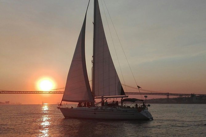 Sailboat Sunset Group Tour in Lisbon with welcome drink - The Experience in Detail