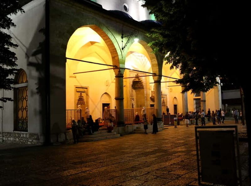 Sarajevo: Nighttime City Highlights Walking Tour
