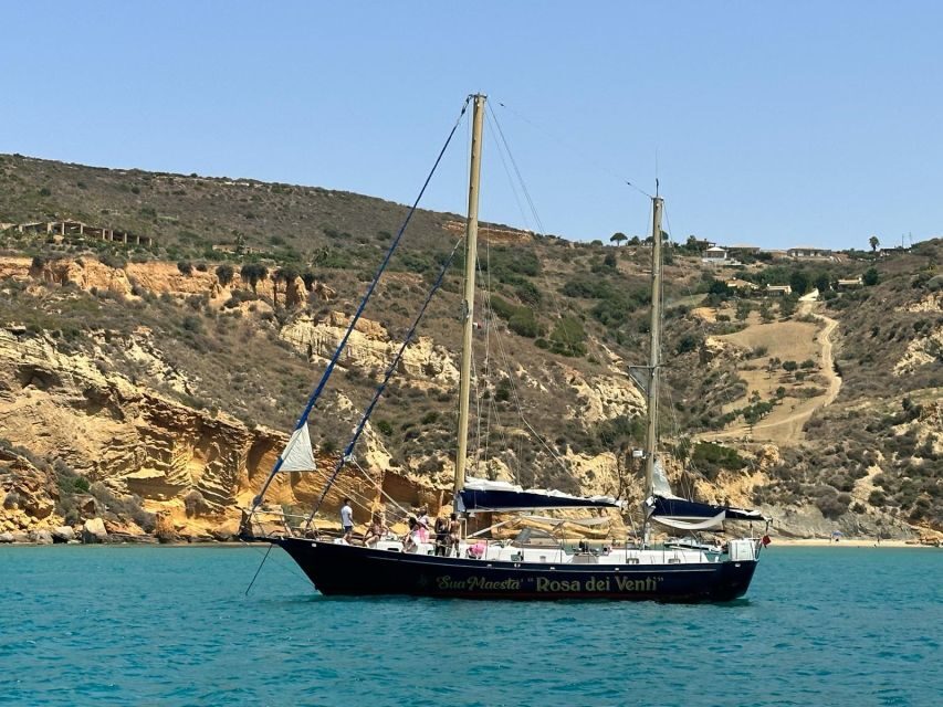 Scala dei Turchi: sailboat excursion with lunch and aperitif