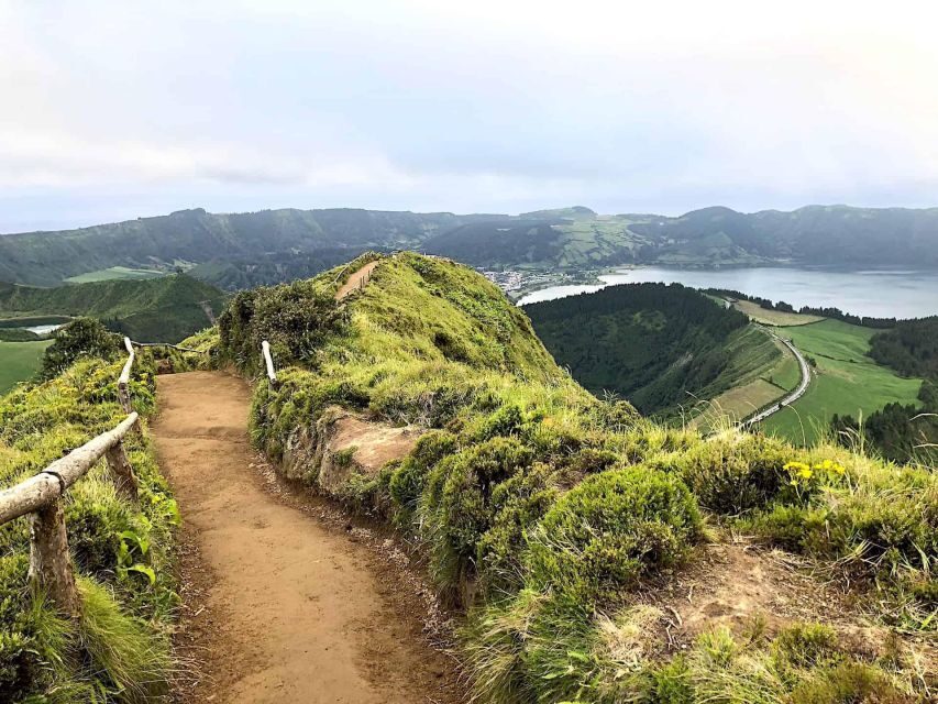 Seven Citys Tour: Sete Cidades Crater Lake Shore Excursion