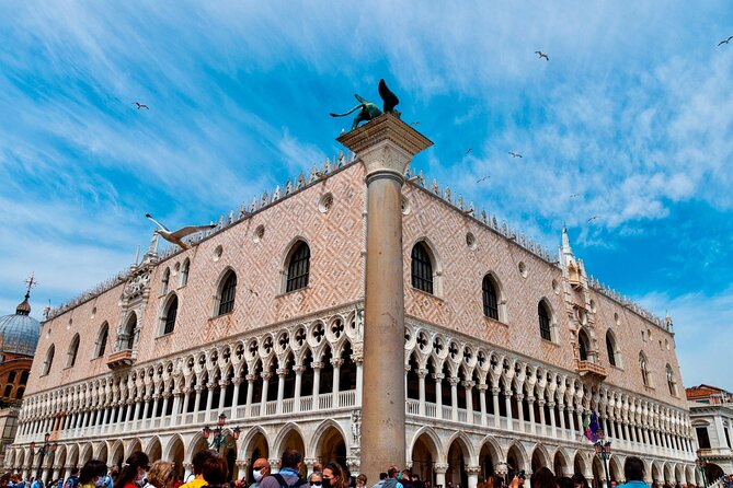 Skip the line Doge's Palace Guided Walking Tour in Venice - First Impressions: Meeting Point and Initial Impressions