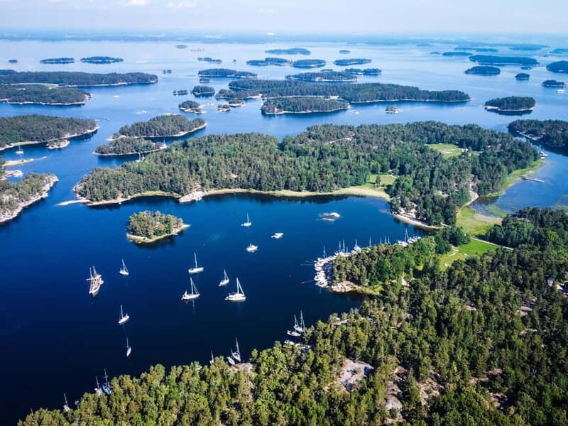 Stockholm: 2 Hour Guided Archipelago Islands Tour