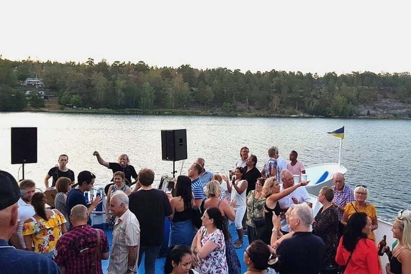 Stockholm: All-You-Can-Eat Shrimp/Tacos Cruise & Live Music