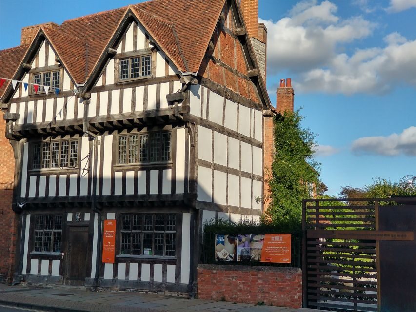 Stratford-Upon-Avon: The Famous Walk Talk Show