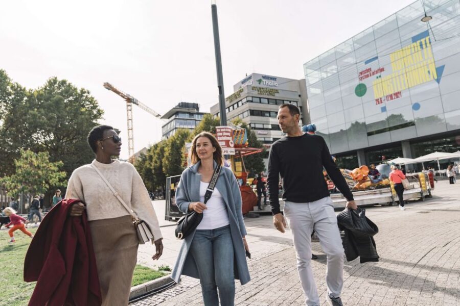 Stuttgart: Private Guided Circular City Walk