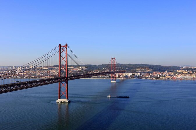 Sunset cruise on Tagus river with Welcome Drink included - Key Points