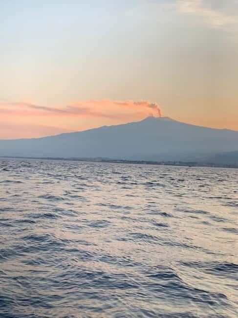 Sunset tour in search of dolphins with aperitif