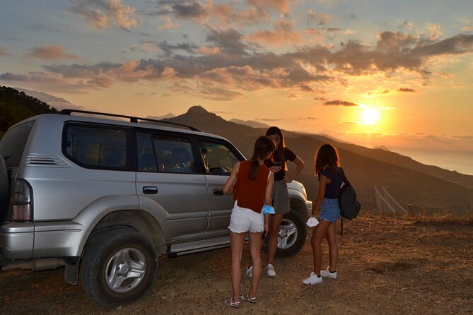 Sunset with BBQ by jeep - Key Points: