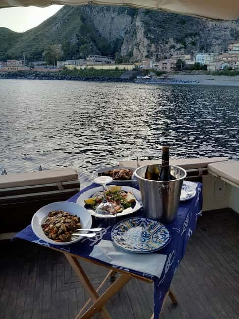 Taormina: Isola Bella Boat Tour with Prosecco Onboard
