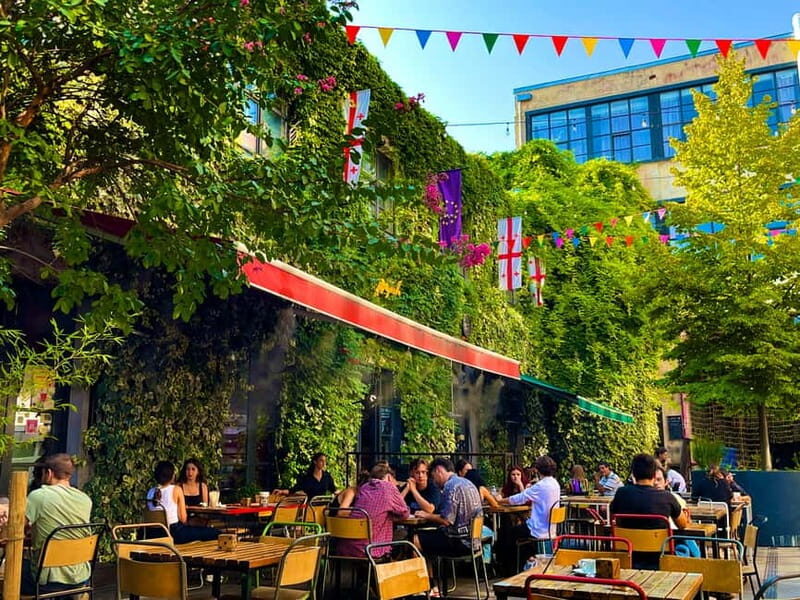 Tbilisi: Street Food & Sightseeing Tour with Local Markets