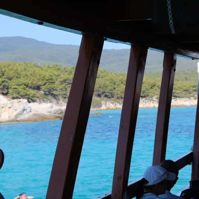 Thessaloniki: Sarti Cruise with 3 Swim Stops and Lunch