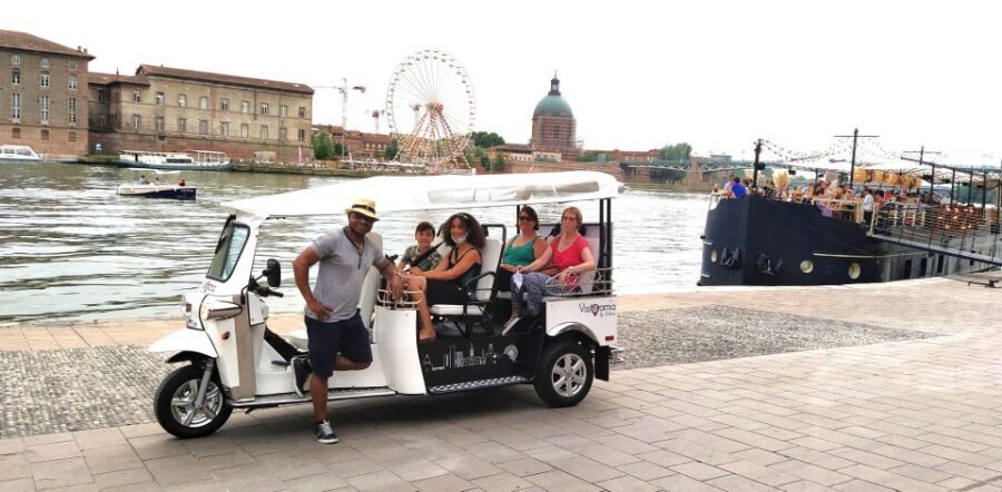 Toulouse: Electric Tuk-Tuk Tour with Photo Stops and Audio