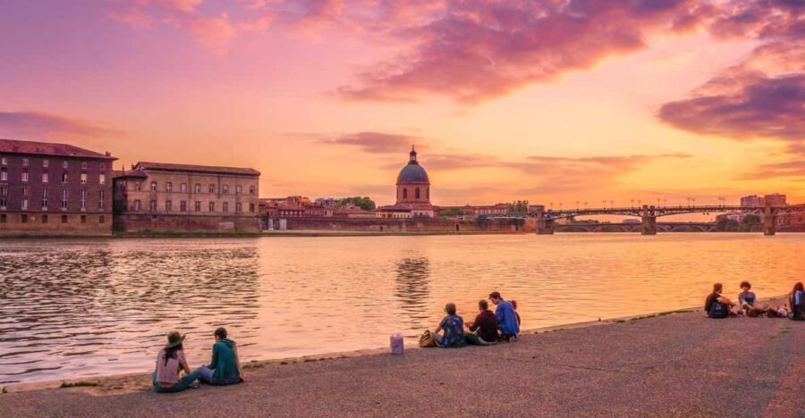 Toulouse: Express Walk with a Local in 60 minutes