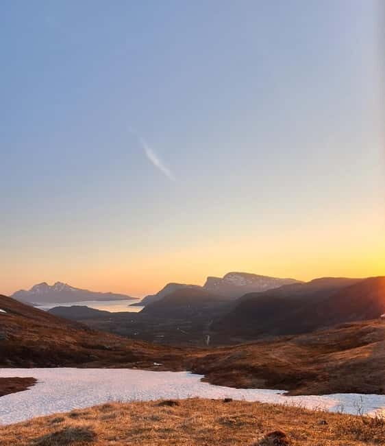 Tromsø: Scenic Fjords & Islands Roadtrip with guide & snacks