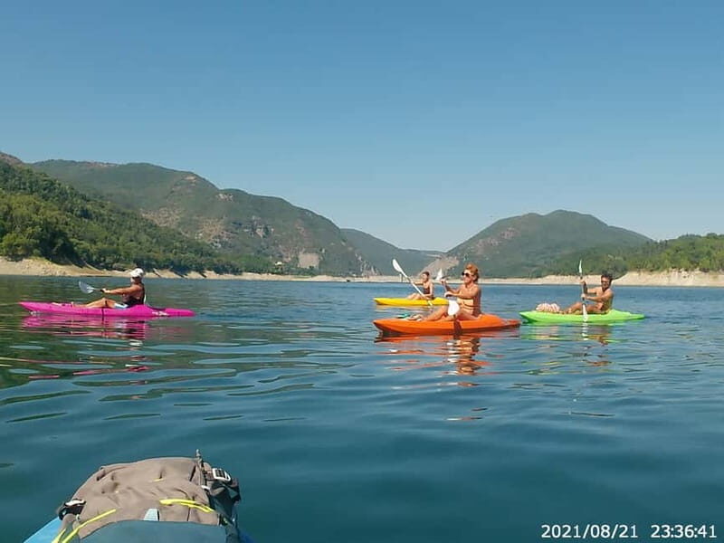 Turano Lake: full day trip with Hike, Castle, Tour and Lunch