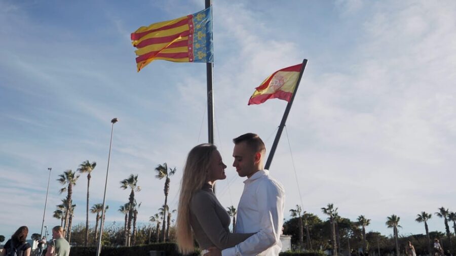 Valencia: Photo shooting at the beach with pro photographer
