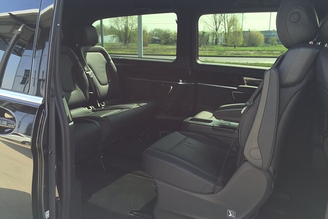 VAN Private transfer: Krakow City - Krakow Airport - Key Points