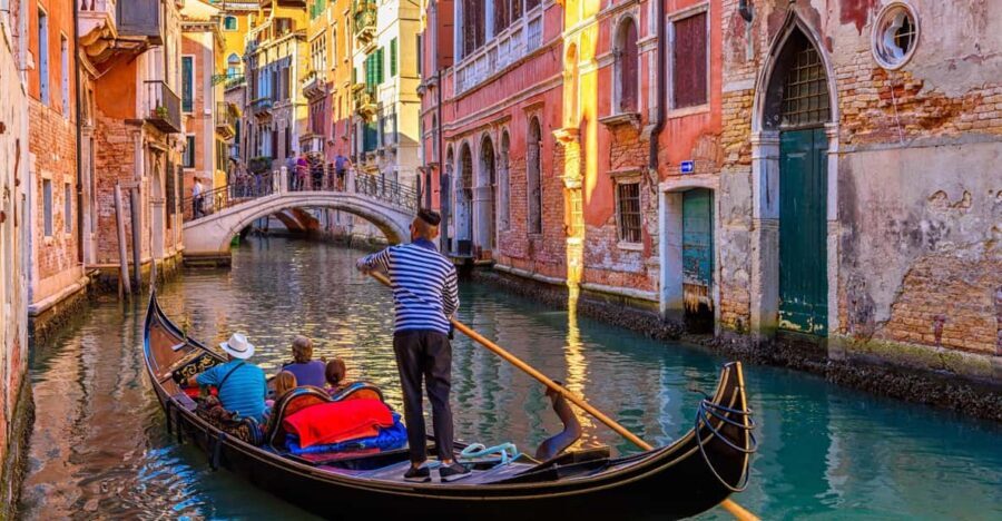 Venice: Private Gondola Ride Experience - Who Should Consider This Experience?