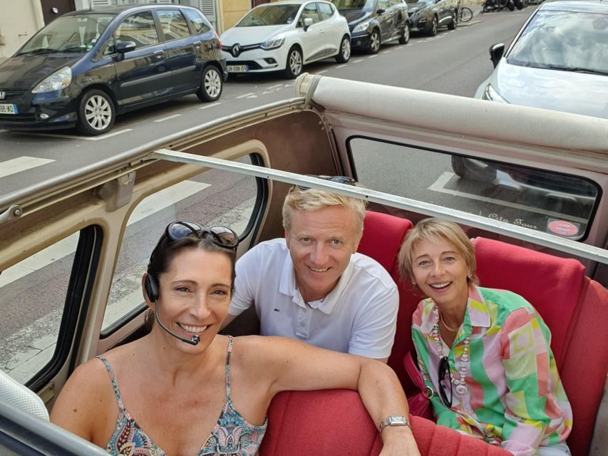 Versailles : 1 hour Private Citytour in a vintage car
