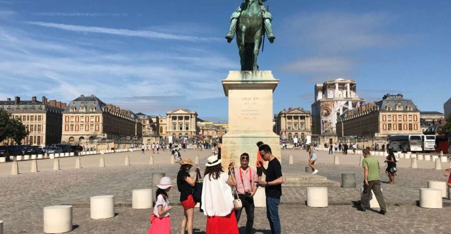 Versailles: Palace Guided Tour with Skip-the-Line Ticket