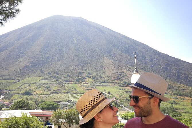 Walk through vineyards, breathtaking views and flavors of Salina - Key Points