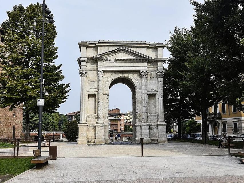 Walking Tour of Veronas Best: Arena and Historic Sights