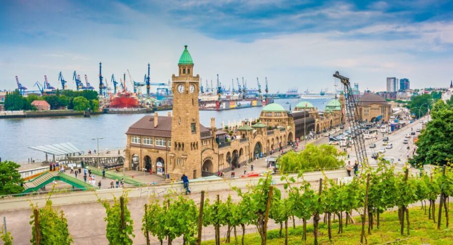 Wine and Food Tasting Tour in Hamburg Old Town