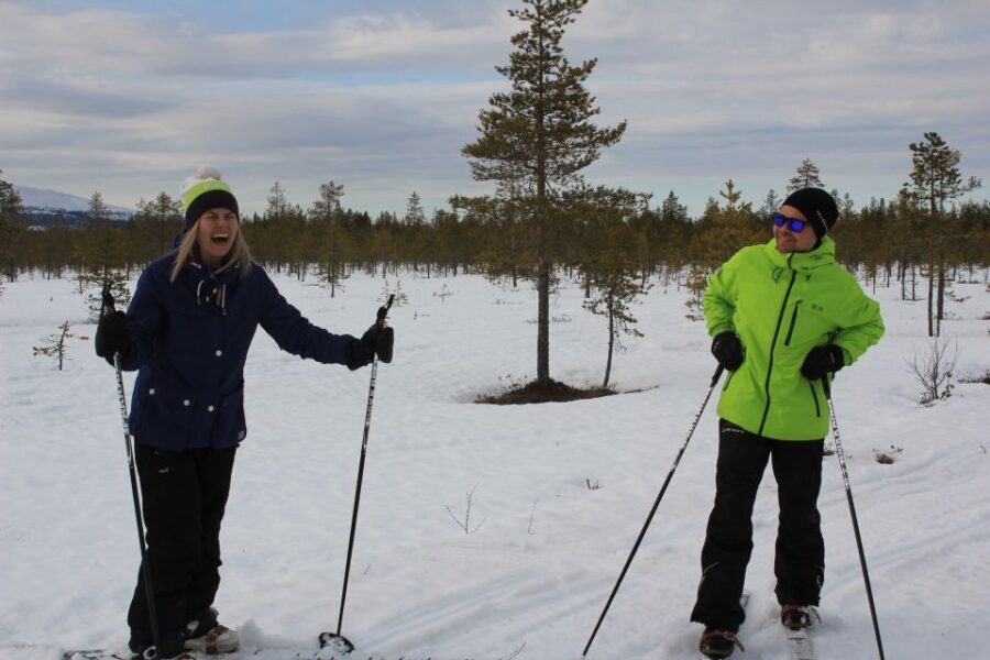Ylläs: Guided Wilderness Ski Tour with Outdoor Lunch