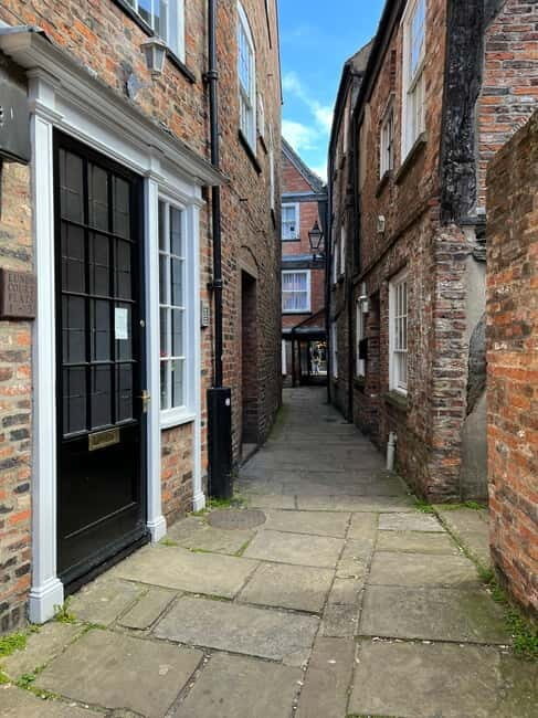 Yorks Snickelways Story Walking Tour