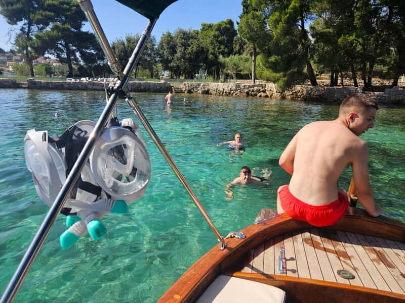 Zadar: 3 Islands Snorkeling Cruise with Prosecco