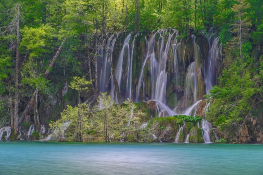Zadar: Plitvice Lakes Guided Day Tour with Tickets