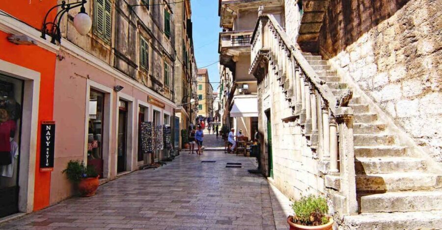Zadar: Zadar Private History Walking Tour of Old Town