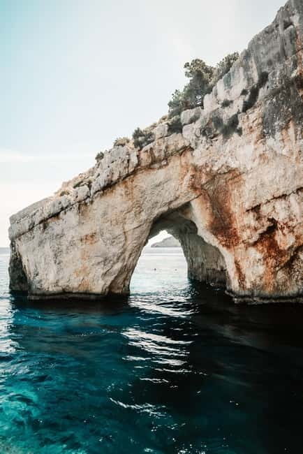 Zakynthos: Shipwreck, Blue Caves and Highlights Tour