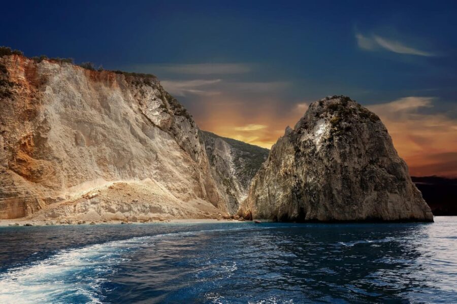 Zakynthos: VIP speedboat tour to Laganas bay with swim stops